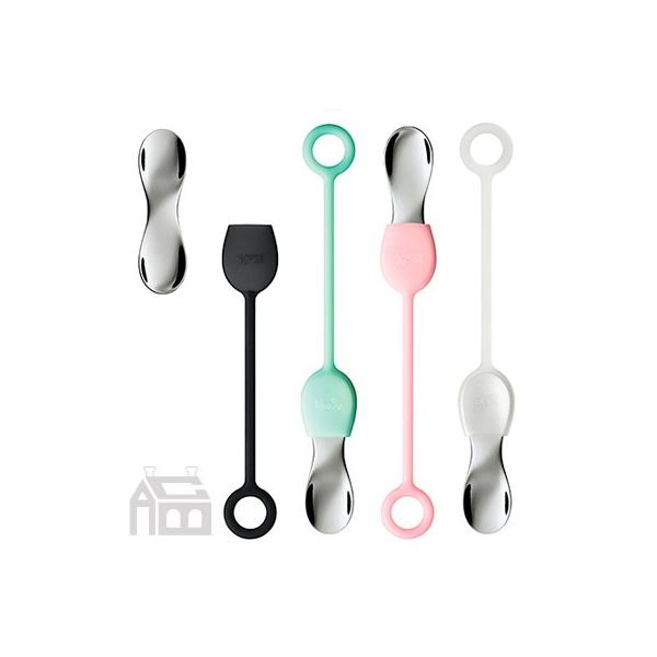 人気爆発のアイスクリーム専用スプーンの、いつでも持ち歩き出来る携帯ストラップタイプです。ストラップの先端に付いたスプーンは取り外しも可能。セサミの名の通り、小さなサイズながら手のひらに馴染む形で、アルミニウムの熱伝導率の高さを利用し、手の体...