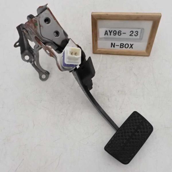 [管理番号] AY96-23　[06C-36][メーカー/車名] ホンダ / NBOX[初年度] 平成25年01月[型式] DBA-JF1[エンジン/排気量] S07A / 650cc[走行距離] 84726km[ミッション] AT[カラー...