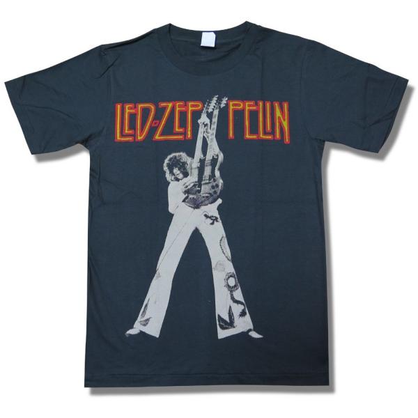 ダブルネックを高々と掲げるジミー・ペイジがカッコいいＴシャツ。■素材：綿100％■サイズ【身丈/身幅/肩幅/袖丈】※サイズ単位/cmS（65/43/35/18.5）M（68/47/39/21）L（72/50/45/23）XL（76/52/4...