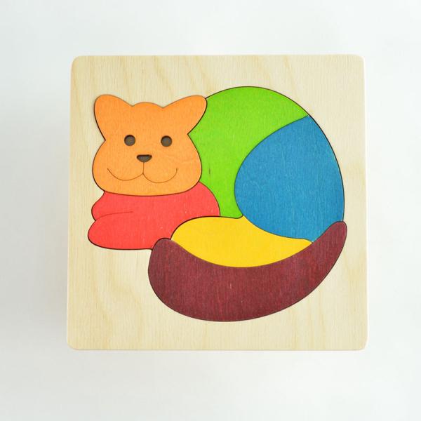 カラフルパズル・ねこ2歳頃から楽しめる、色あざやかな木製パズル「カラフルパズル ねこ」。 誕生日プレゼントや出産祝いにも人気の知育玩具です。イギリス生まれの「ジョージラックパズル」シリーズは、シンプルでわかりやすい配色と、やさしいイラストが...