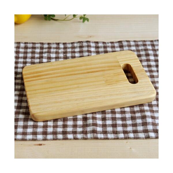ままごとまないた（四角）ウィル・ウッドオリジナルおままごと用木製のまないたです。■サイズ幅19cm×奥行12cm■材質パイン集成材■仕上げオイル塗装■製造アルコム社■用途おままごと ごっこ遊び■注意点天然木ため、木目や色は商品により異なりま...