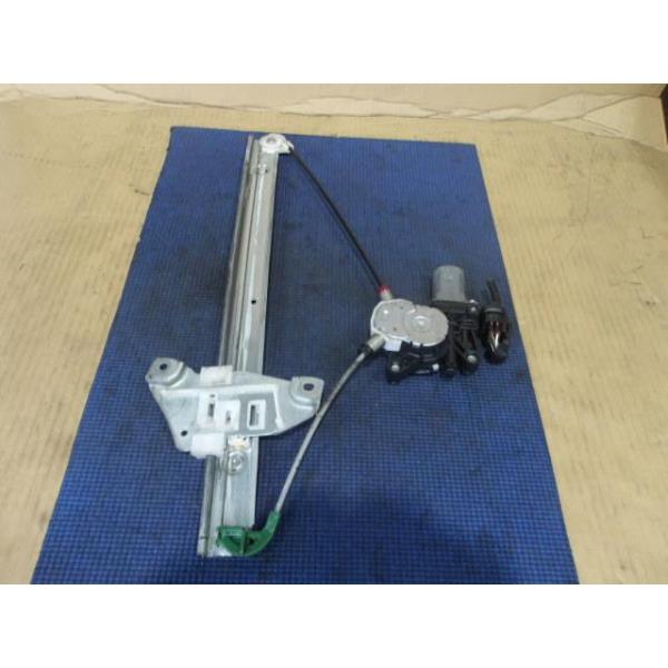 **** 商品説明を必ずご確認ください ****部品管理番号：000226091513120部品メーカー：デンソーメーカー純正品番：85710-B2011部品名：右Fドアレギュレータ・モーター部品メーカー品番：062040-1961メーカー...