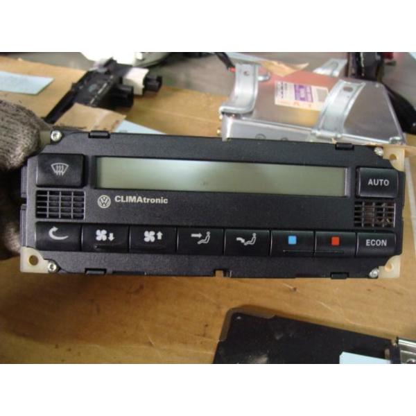 **** 商品説明を必ずご確認ください ****部品管理番号：000807570760900部品名：A/Cスイッチパネル部品区分：リサイクル品管理品番：14986部品カラー：黒車名：VW ゴルフ車両タイプ名：5ドアハッチバック認定型式：GF...