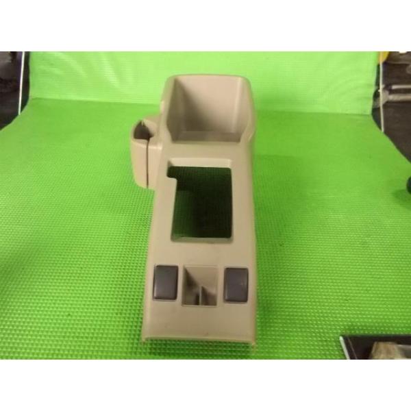 **** 商品説明を必ずご確認ください ****部品管理番号：001104638177100メーカー純正品番：75811-72J60-R8H部品名：コンソールボックス部品区分：リサイクル品管理品番：131413部品カラー：ベ-ジュ車名：アル...