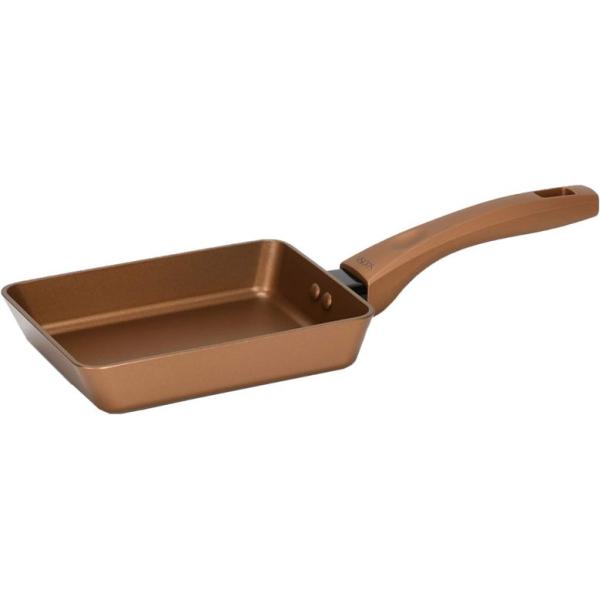 【商品名】 玉子焼き器 卵焼き器 IH対応 エッグパン VISIONS GOLD Coating IH対応 エッグパン 13X18cm 〇金属ヘラ使用可能〇内外面ゴールドコーティング〇金属ヘラ試験100万回クリア〇本体は変形に強い鍛造タイプ...