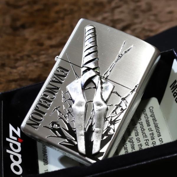 【エヴァZIPPO】ロンギヌスの槍ジッポー シリアルナンバー入り【仕様】シルバーサテン地ジッポにエヴァのロンギヌスの槍を豪快に差し込んだかっこいいジッポです。メタルな槍が盛り上がって重厚感があり綺麗な仕上がりです。横面に限定シリアルナンバー...