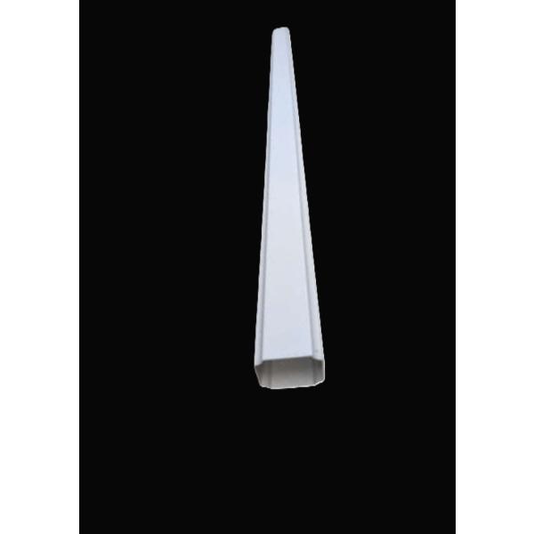 積水化学工業（株）のエスロン雨樋の部品です。色はホワイトです。長さは１３５０ｍｍです。