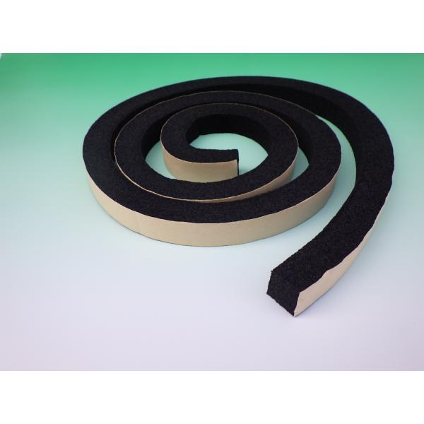 ２５ｍｍ角のスポンジです。両面テープが一方に貼られています。１本２ｍです。※本商品はただのスポンジなので、防水性能を保証するものではありません。