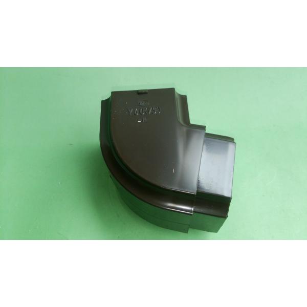 積水化学工業（株）のエスロン雨樋の部品です。色は新茶です。