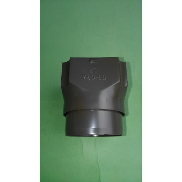 積水化学工業（株）のエスロン雨樋の部品です。色はティンバーブラウンです。