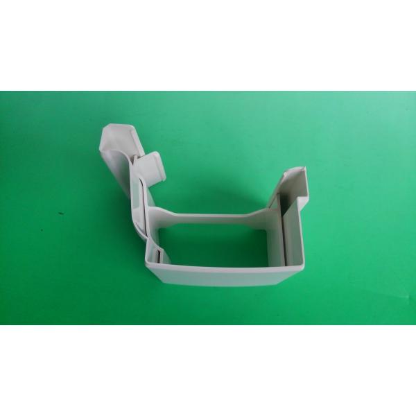 パナソニック(株)の雨樋で、ＰＣ５０用の部品です。色はミルクホワイトです。