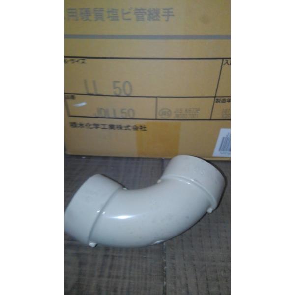 積水化学工業（株）のエスロン雨樋のカラーパイプの５０用の部品です。色は、シルバーです。