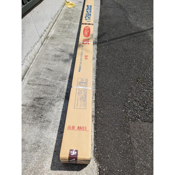 積水化学工業(株)のエスロン雨樋の１０５用の部材です。色はシンチャです。長さは、３６００ｍｍです。１ケースで１６本入りでの販売です。