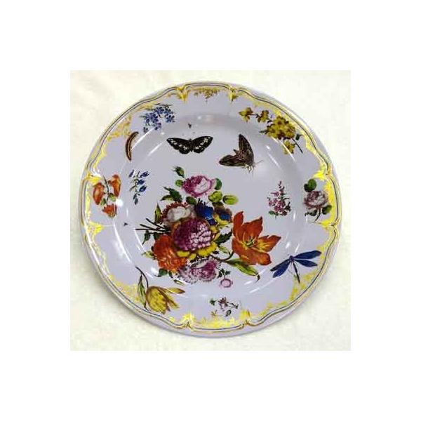 イギリス　エリートギフトボックス社製ブリキの絵皿です。ロンドン　V&amp;A博物館に所蔵されている歴史的な美術品プレートの複製品です。裏面にはこのプレートのいきさつがプリントされています。リビングなど壁に飾ったり置いたりインテリアとしても...