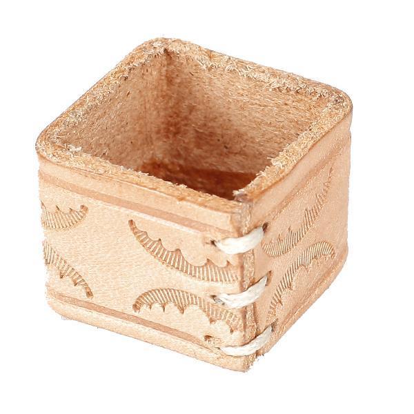 このポケット チョーク ホルダーは.しなやかなチョーク ホルダーが特徴で.チョークの出し入れが簡単です.このポケット チョーク ホルダーがあれば.もうチョークを失くすことはありません.このポケット チョーク ホルダーは.ビリヤード チョーク...