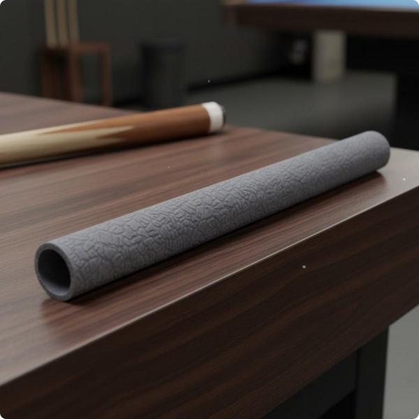【基本仕様】: このビリヤードキューグリップは、キューの握り部に装着して使うスポーツ用品で、日常の練習からゲームまで幅広く活躍します。【滑り止め性能】: ゴム製滑り止めカバーの表面が手に馴染みすく、汗ばむ場面でも握りが安定しやすいため、ショ...