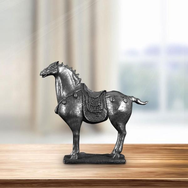 説明:[万能なホームデコレーション]: この馬の置物は.様々なホームデコレーションスタイルにシームレスにマッチし.どんな場所にも優雅さを添えます. [プレミアムメタル仕上げ]: 高品質の銅で作られたこのミニ馬像は.明るく光沢のある表面を誇り...