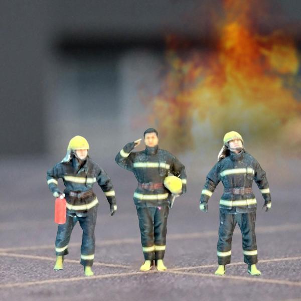 説明: [ジオラマフィギュア]:3Dミニチュア消防士モデルジオラマフィギュアモデル. [手作り]: DIY レイアウト風景アクセサリー.丈夫な樹脂素材で作られており.優れた仕上がりです. [用途]: フィギュアモデル.サンドテーブル風景構築...