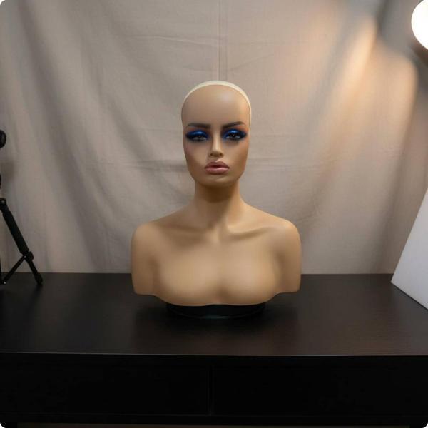 【製品タイプ】: 肩付きマネキンヘッドとして、女マネマネキンルソーの上半身ラインまでしっかり見せられる展示用ボディです。ヘアスタイリングの練習や作品撮影のベースに使いやすい、扱いやすい仕様です。【使用機能】: ウィッグ用ヘッドとして、ウィッ...