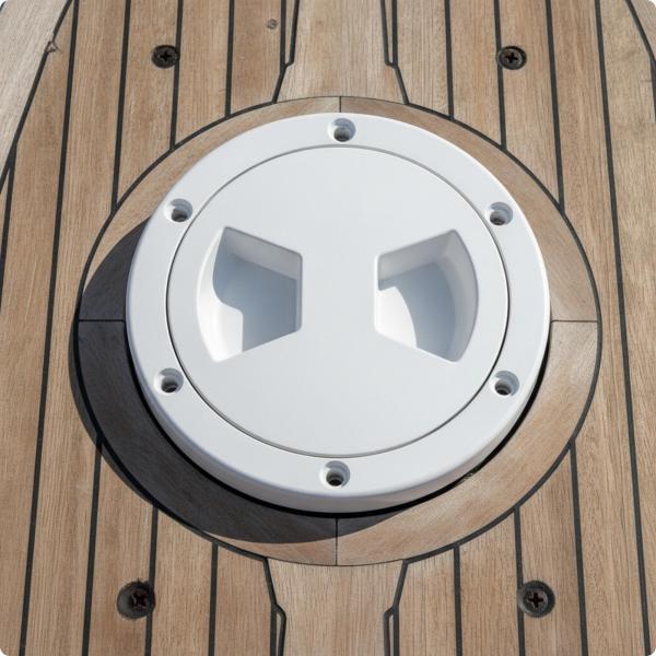 【製品概要】: 船体やヨットの甲板に設置して収納スペースへのアクセスを可能にする、な樹脂製のボート用品です。【防水性能】: 隙間をしっかりと密閉するゴムパッキン（ゴムシーリングリング）を搭載したハッチカバーで、内部への水の侵入を防ぎ大切な荷...