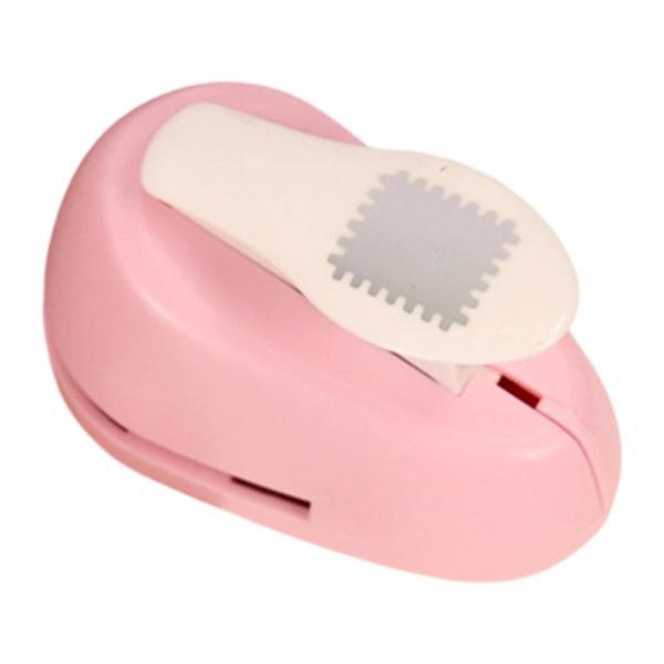 説明: [コンパクトサイズ]コンパクトで軽量なペーパーパンチ.サイズは約 7.6cmx4.7cmx5.3cm/2.99インチx1.85インチx2.09インチ.収納や持ち運びが簡単. [デザイン]ペーパーパンチャーは.複雑なボーダーを作成する...