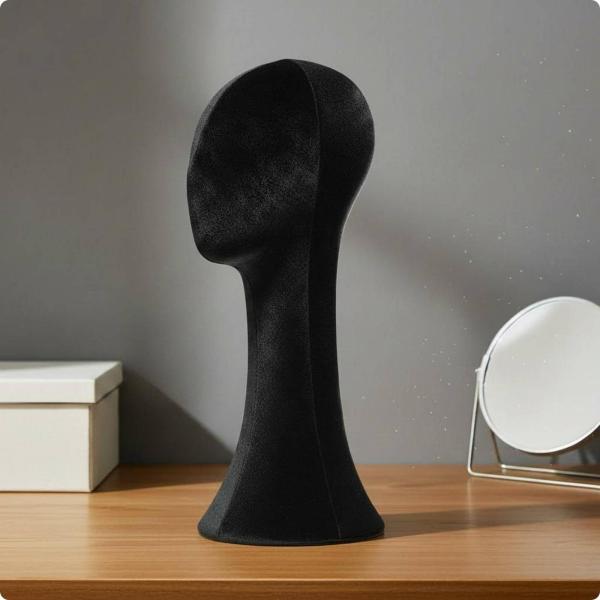 【展示用デザイン】: 展示用品として使いやすい胸付きヘッドマネキンで、帽子やスカーフ、ウィッグの見栄えを立体的に整えながら飾れます。店舗の陳列や撮影用の小物演出にも親しみやすさすい落ち着いた佇まいです。【ピン刺し対応】: 表面はピンを刺して...