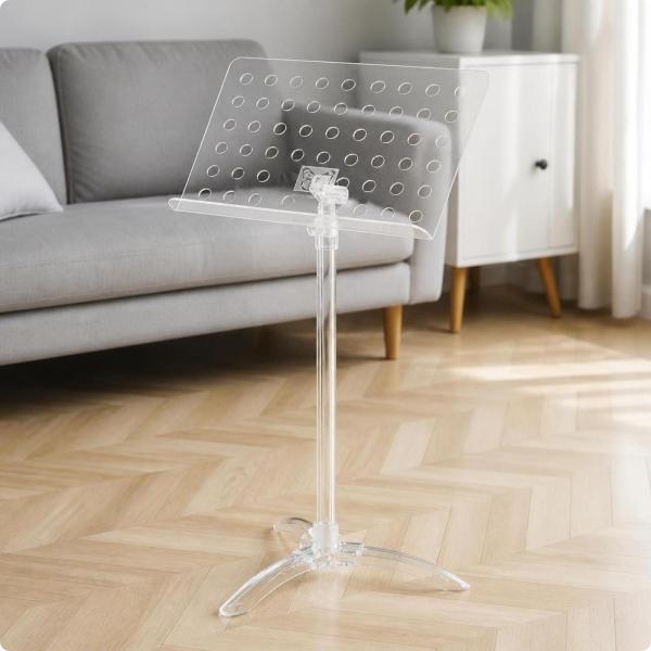 【製品概要】: 透明度の高いクリア素材を採用し、モダンな空間に美しく溶け込むアクリル製譜面台です。圧迫感のない佇まいで、ご自宅の練習室からステージまで幅広く活躍します。【機能性】: 楽譜を置く部分には等間隔に丸いカットアウトが施されており、...