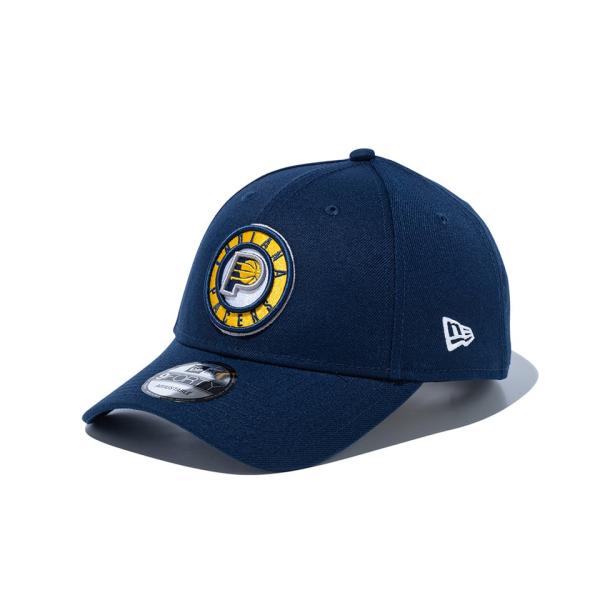 サイズ調整可能な為男性(メンズ)、女性(ウィメンズ)問わず着用出来る帽子です。 59FIFTY、9FIFTYに比べて浅めのフォルムと流線型のシルエットが特徴的な9FORTY。NBA(バスケットボール)のチームロゴを刺繍した帽子です。リアのア...