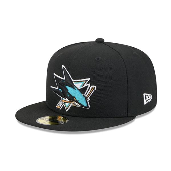 ニューエラの象徴であり定番の59FIFTY(FITTED CAP)モデルになります。 約1cm刻みでサイズがある為男性(メンズ)、女性(レディース)問わず着用出来る帽子です。NHL(アイスホッケー)のチームロゴを刺繍した帽子です。アンダーバ...