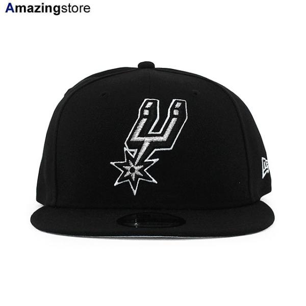 サイズ調整可能な為男性(メンズ)、女性(レディース)問わず着用出来る帽子です。ニューエラの人気モデル9FIFTY スナップバックキャップです。NBA(バスケットボール)のチームロゴを刺繍したモデルです。バイザー(ツバ)裏はトレンドのグレーボ...