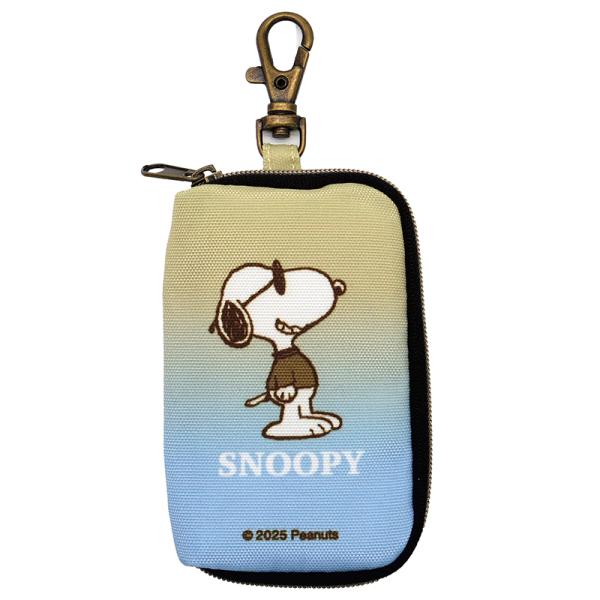 PEANUTS SNOOPY可愛いスヌーピーのデザインスマートキーケース車の鍵を入れるファスナー付きケースです■サイズ：約幅6.5cm/奥行2cm/高さ15cm＊写真の写り方や光の具合により実際の見た目の色と、写真の色に相違がある場合が御座...