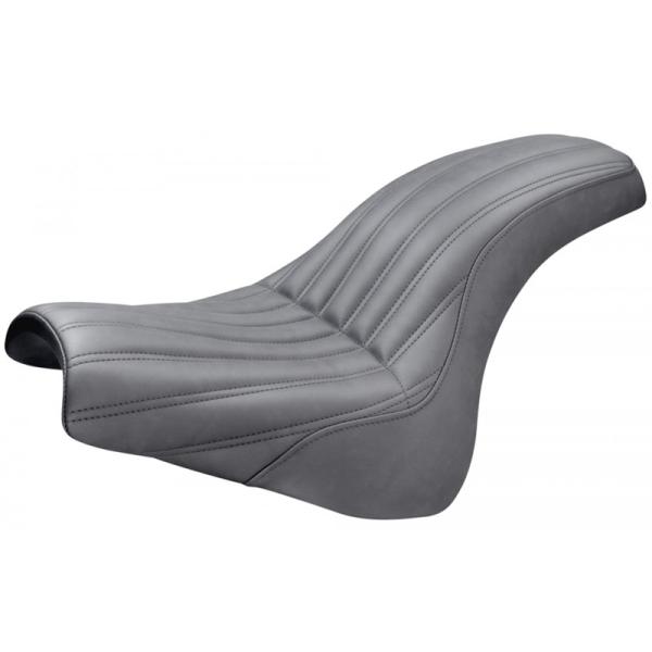 ■適合 2018年以降FXFB/Sに適合■備考 ※FLSTNはシートレールとラックを外す必要がございます。■メーカー SADDLEMEN(サドルマン)ハーレー カスタムパーツ / 818-28-047K