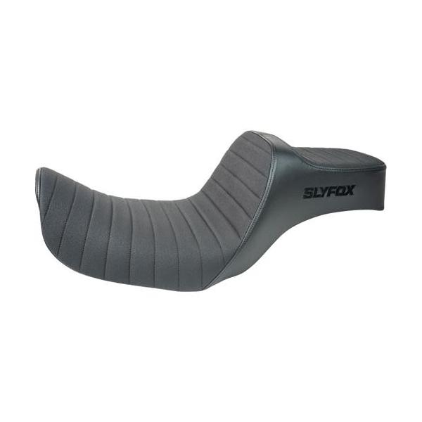 2006〜17年ダイナモデルに適合カラー：ブラックロゴサイズ：全長73.7cm　ドライバー幅29.2cm　パッセンジャー幅17.8cmSLYFOX(スライフォックス)ハーレー カスタムパーツ