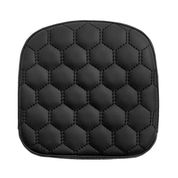 ROADSOFA-HC ブラックステッチ2018年以降ソフテイルモデル、1999年以降ツーリングモデルの純正シーシーバーに適合純正トライアングルブラケット（シッシーバーに付属）を使用したパッドマウント方式サイズ：19cm x19cmマウンテ...