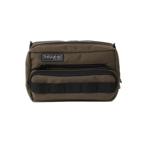 カラー：アーミーグリーン※装着画像のカラーはブラックです。適合：汎用品サイズ：幅22.9cm 高12.7cm 奥10.2cm素材：1680バリスティックナイロンTHRASHIN SUPPLY(スラッシンサプライ)ハーレー カスタムパーツハン...