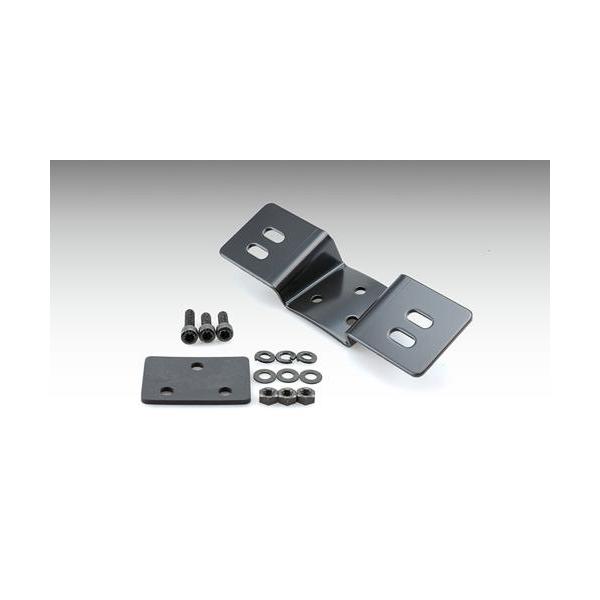 ゴムパッキン付き/ブラック1984年以降3ホール・リアフェンダーマウントライセンスプレートブラケット装着車に適合※水平面に装着した場合のナンバープレートの設置角度は水平面に装着した場合で７４°です。※2021年10月以降に新規登録された車輛...