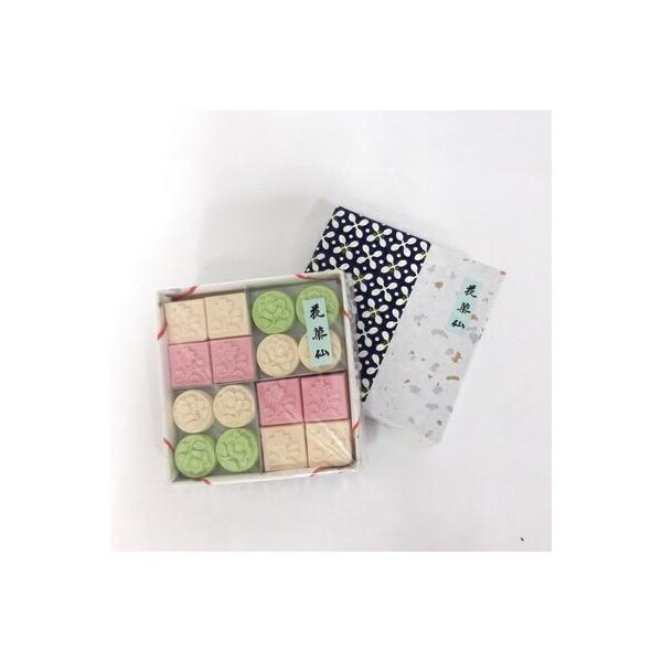 和紙でつくった手のひらサイズの千代箱に、日本の四季を詰めました。やさしいパステルカラーと、和三盆という高級砂糖でかたどられた細かな細工菓子が、京都らし一品です。高級砂糖「和三盆糖」を100％使っているので、お口の中でさらっと溶けて、上品な ...