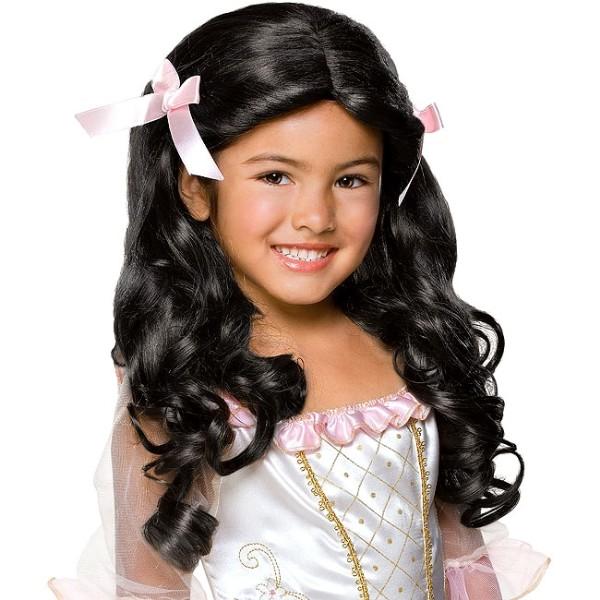 ■商品コード：r51414ブラックの髪色の子供用ウィッグです。くるくるとカールした髪とピンクのリボンでとても可愛いお姫様に変身しちゃおう!発表会など学校行事にもぜひご利用ください。■含まれる物:かつら