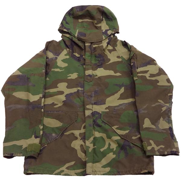 US ARMY ECWCS Gen1 ゴアテックスカモパーカー2素材表生地100％ ナイロン(ゴアテックス)裏生地100％ナイロンサイズ S胸回り112cm着丈73cm袖丈85cm(ラグランスリーブ)※サイズは計り方により多少異なります。ご...