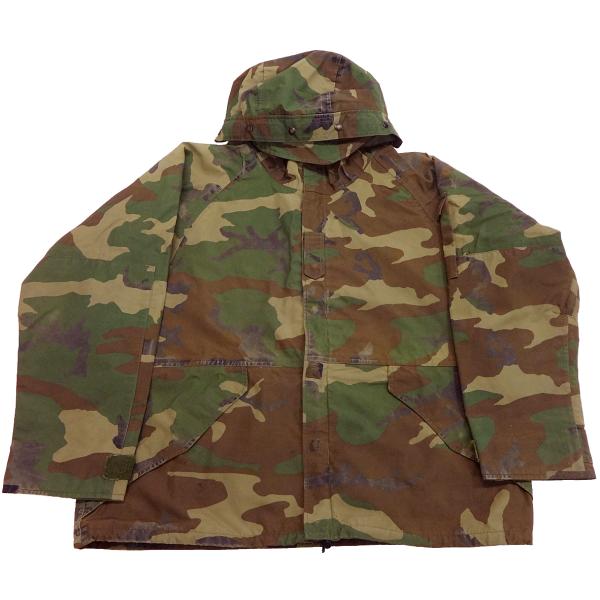 US ARMY ECWCS Gen1 ゴアテックスカモパーカー5素材表生地100％ ナイロン(ゴアテックス)裏生地100％ナイロンサイズ L胸回り132cm着丈74cm袖丈87cm(ラグランスリーブ)※サイズは計り方により多少異なります。ご...