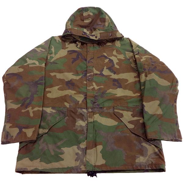 US ARMY ECWCS Gen1 ゴアテックスカモパーカー6素材表生地100％ ナイロン(ゴアテックス)裏生地100％ナイロンサイズ L胸回り132cm着丈80cm袖丈88cm(ラグランスリーブ)※サイズは計り方により多少異なります。ご...