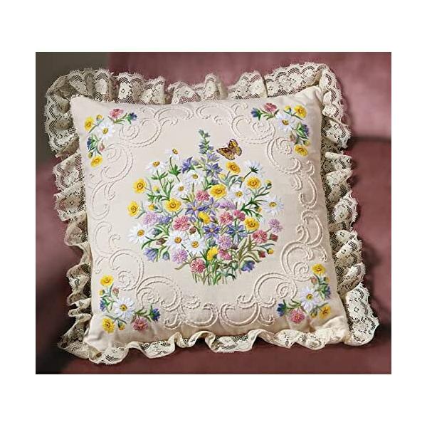 お気に入りのアームチェアに野花畑を想像してみてください。エレノア・エンゲルによるこのキャンドルウィッキング刺しゅうデザインは、最も寒い日でも屋外に持ち込みます。おおよそのサイズ : 26.9 x 21.1 x 1.5 cm 重さ : 0.3...