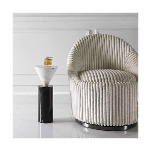 モダンな形を並べたこのスタイリッシュなドリンクテーブルは、豪華な黒と白の無垢の大理石が特徴です。天然素材の性質に忠実で、各部分には独特の霜降りと縞模様があります。おおよそのサイズ : 8.7 x 8.7x20.13インチ 重さ : 48.5...