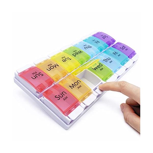 高齢者に錠剤やビタミン剤を時間内に服用するよう思い出させるのは 1 つの課題です。錠剤を混合するのも頭の痛い問題です。午前と午後のピルボックスには、大きな魚油 8 個、メラトニンシュガーフリーグミ 8 個、ビタミン C 500mg 10 個...