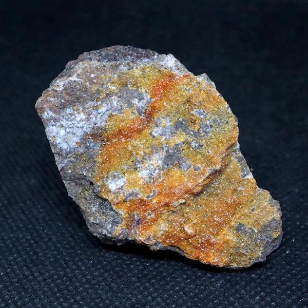 【 Vanadinite /バナジン鉛鉱】褐鉛鉱(かつえんこう)バナジナイト燐灰石グループのバナジン酸塩鉱物その名のとおりバナジウムの資源鉱物モロッコ産が多いなか、こちらはアメリカ産！しかも、自主採掘！当ショップのカウボーイErikが採掘し...