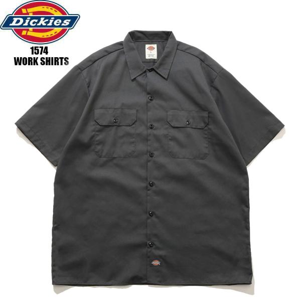 ■商品説明ハリのあるポリエステルコットンの5.25オンスメカニカルストレッチツイル素材を使用し、機能性と耐久性を追求したショートスリーブワークシャツ。ゆとりのあるシルエットで気負いなくスタイリングすることができます。タックでもノータックでも...