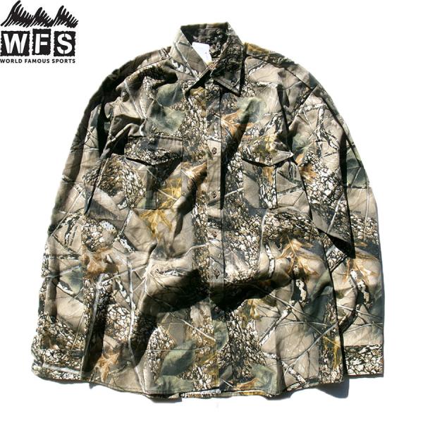 ■商品説明「WORLD FAMOUS SPORTS」高品質のキャンプ用品、狩猟用品、さらにはアパレルを取り揃えた１９８８年カリフォルニアで創立されたアウトドアブランド。ワールドフェイマススポーツのリアルツリーカモフラージュ柄の長袖シャツにな...