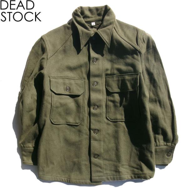 ■商品説明50年代デッドストックアメリカ陸軍のウールシャツです。朝鮮戦争（1950-53年）時代に開発・支給されたことから「コリアシャツ」とも呼ばれる名作【50年代の米軍ウールシャツ】70年代のモデルと比較して、重厚なディテール、身幅が広く...