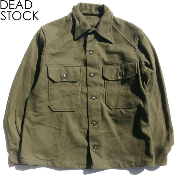 ■商品説明50年代デッドストックアメリカ陸軍のウールシャツです。朝鮮戦争（1950-53年）時代に開発・支給されたことから「コリアシャツ」とも呼ばれる名作【50年代の米軍ウールシャツ】70年代のモデルと比較して、重厚なディテール、身幅が広く...