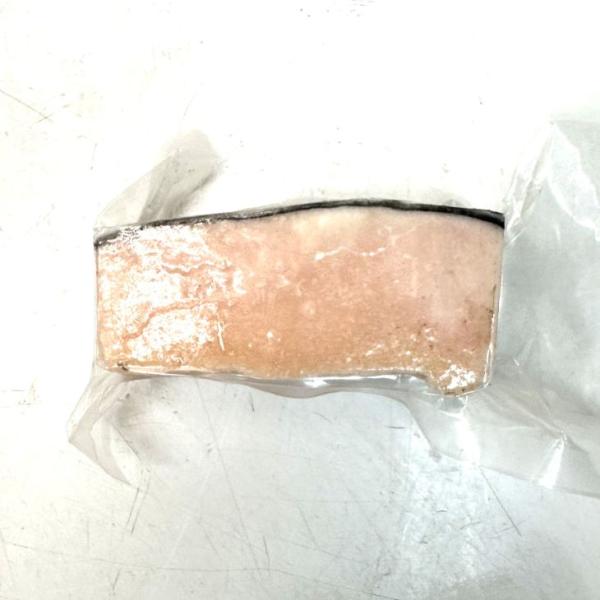 　ニタリ鯨は、ナガスクジラ科に属するヒゲクジラで、全長約12〜14mの大型クジラです。イワシクジラに似ていることから名付けられ、日本では高知県土佐湾などで定住傾向が見られ、食用として刺身や「はりはり鍋」などで親しまれる高級食材でもあります。...